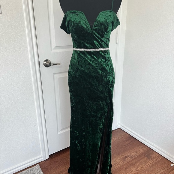 Jodi Kristopher | Dresses | Jodi Kristopher Green Velvet Maxi Dress ...
